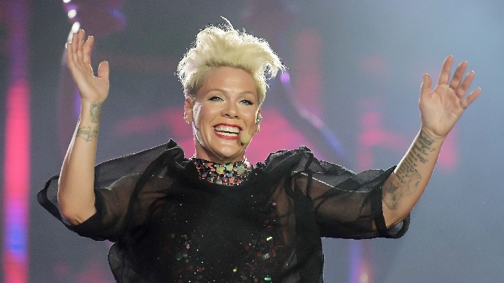 Pevačica donira pola miliona za borbu protiv požara | Muzika | Direktno