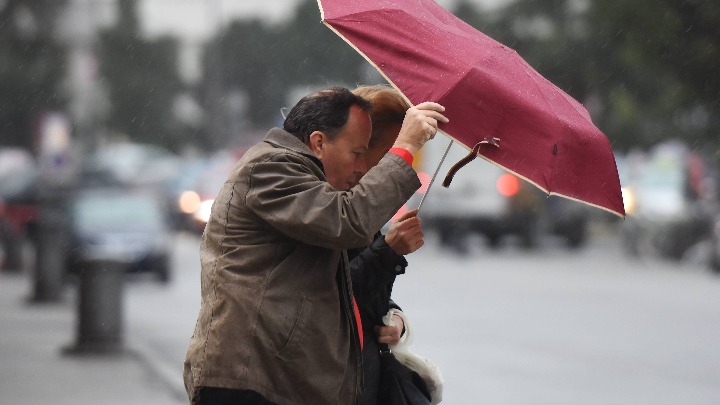 Toplo i oblačno, moguć jak vetar | Srbija | Direktno