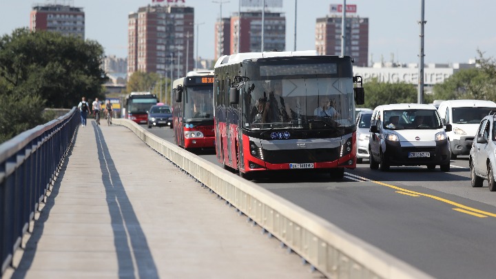 Čovek nokautirao vozača autobusa na liniji 50 | Beograd | Direktno