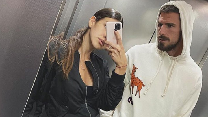 Fudbaler Crvene zvezde zaprosio devojku (FOTO) | Poznati | Direktno