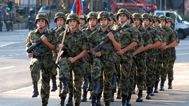 Ako se vrati vojni rok, koja generacija prva služi? | Društvo i ...