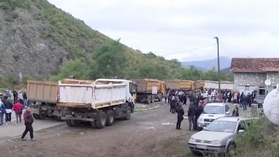 Sever Kosova i dalje blokiran: Srbi na barikadama | Politika | Direktno