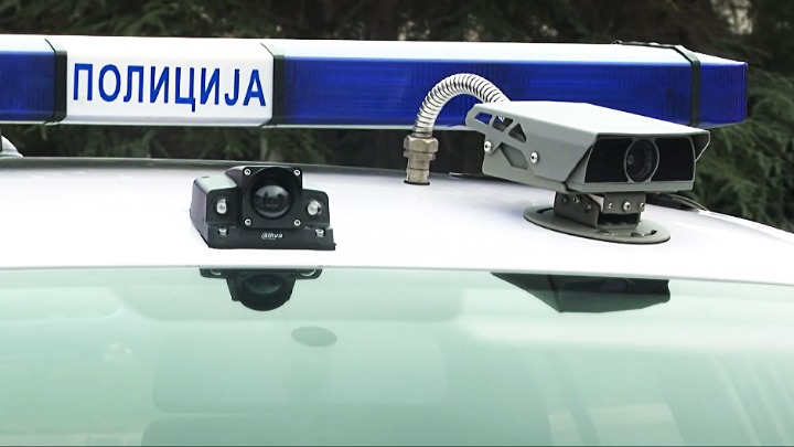 Nesreća kod Sombora, auto završio na krovu (FOTO) | Hronika | Direktno